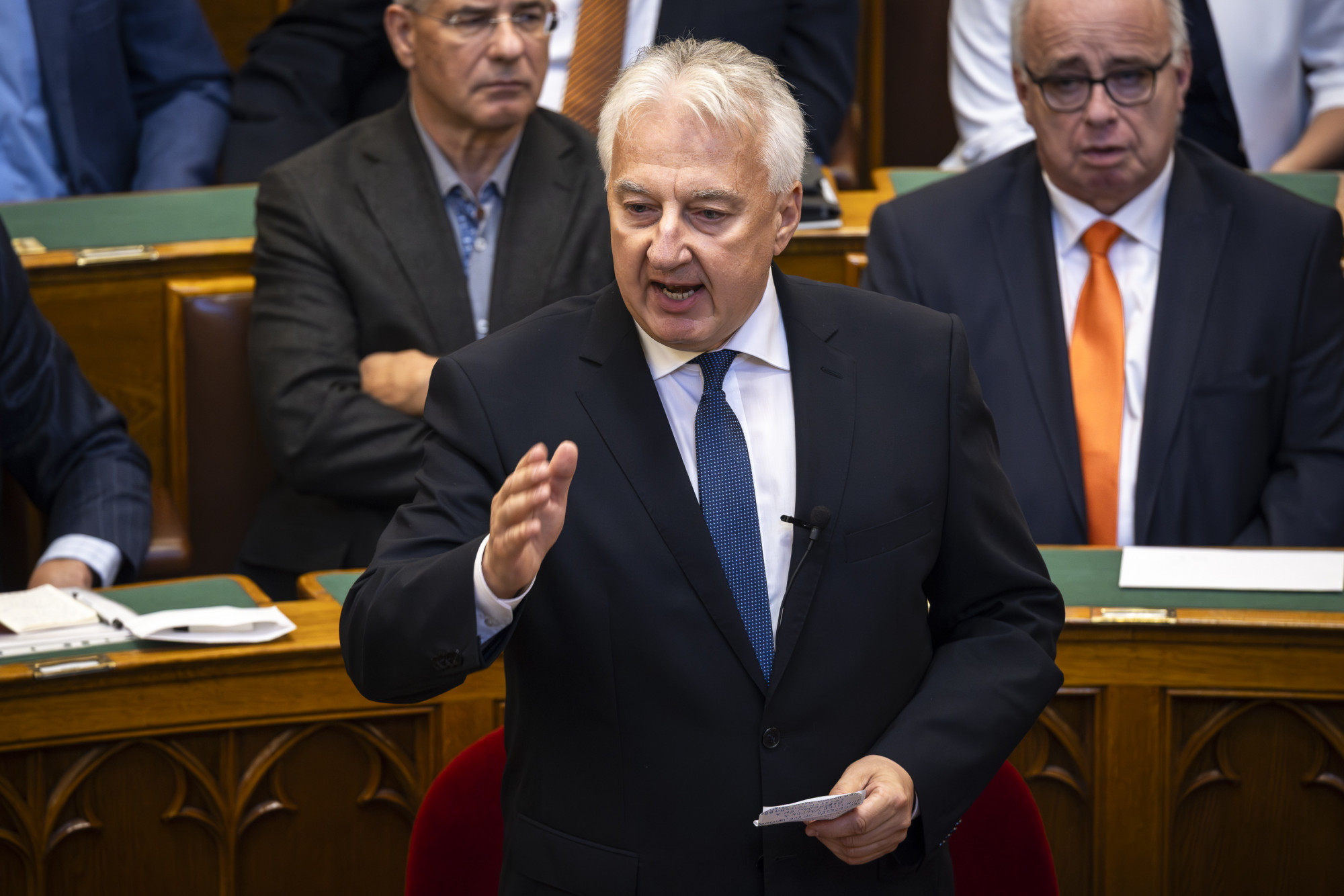 Vádat emelt az ügyészség Semjén Zsolt és Rogán Antal nyilvános ...