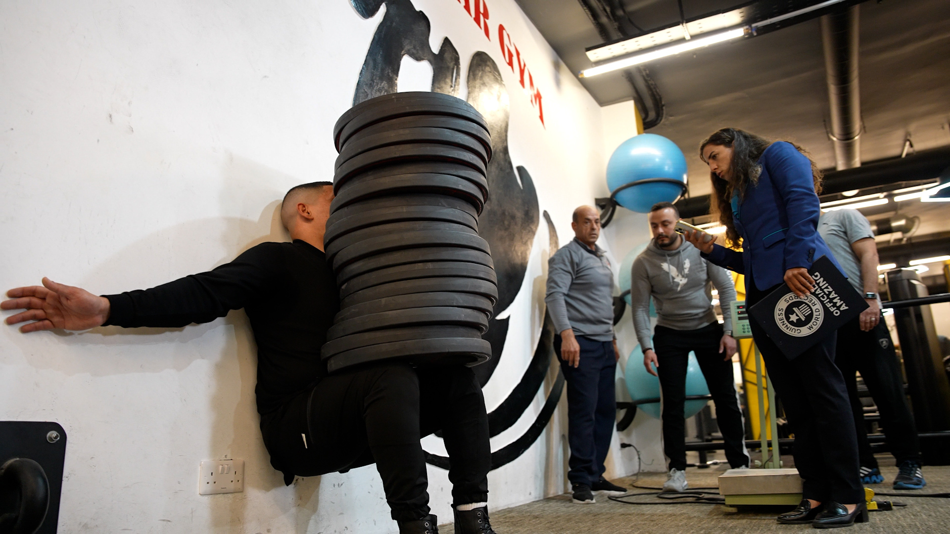 Heaviest weighted Samson's chair (wall sit) 358.40 kg (790.13 lb) by ...