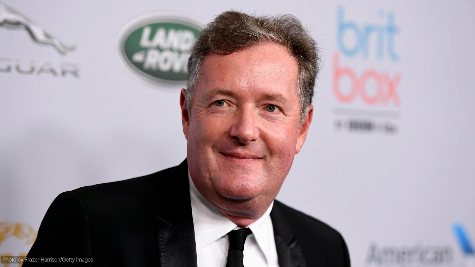 Piers Morgan si rompe l'anca dopo una caduta: "Colpa di Donald Trump"