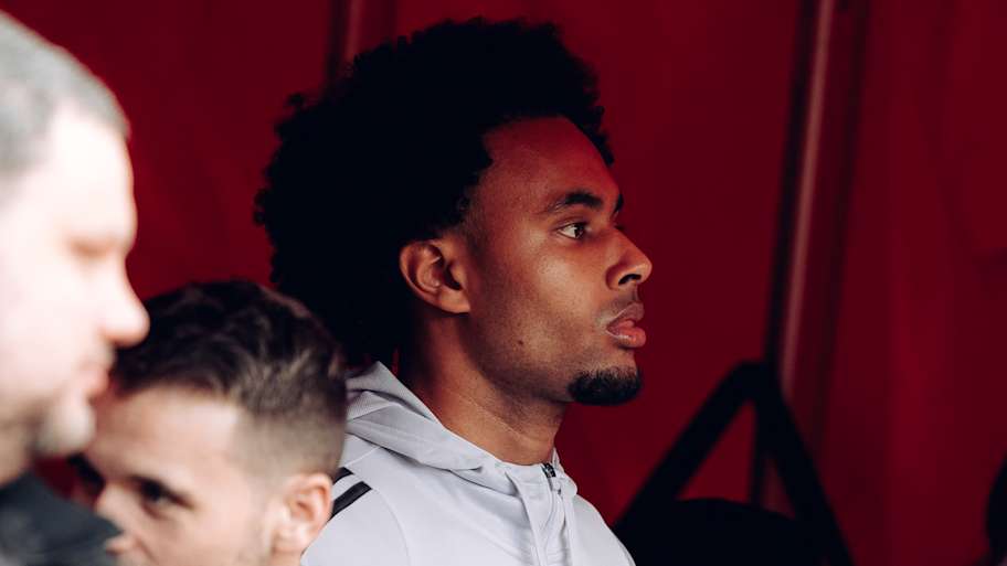 Man Utd’s stance on Joshua Zirkzee sale after missing Michael Carrick ...