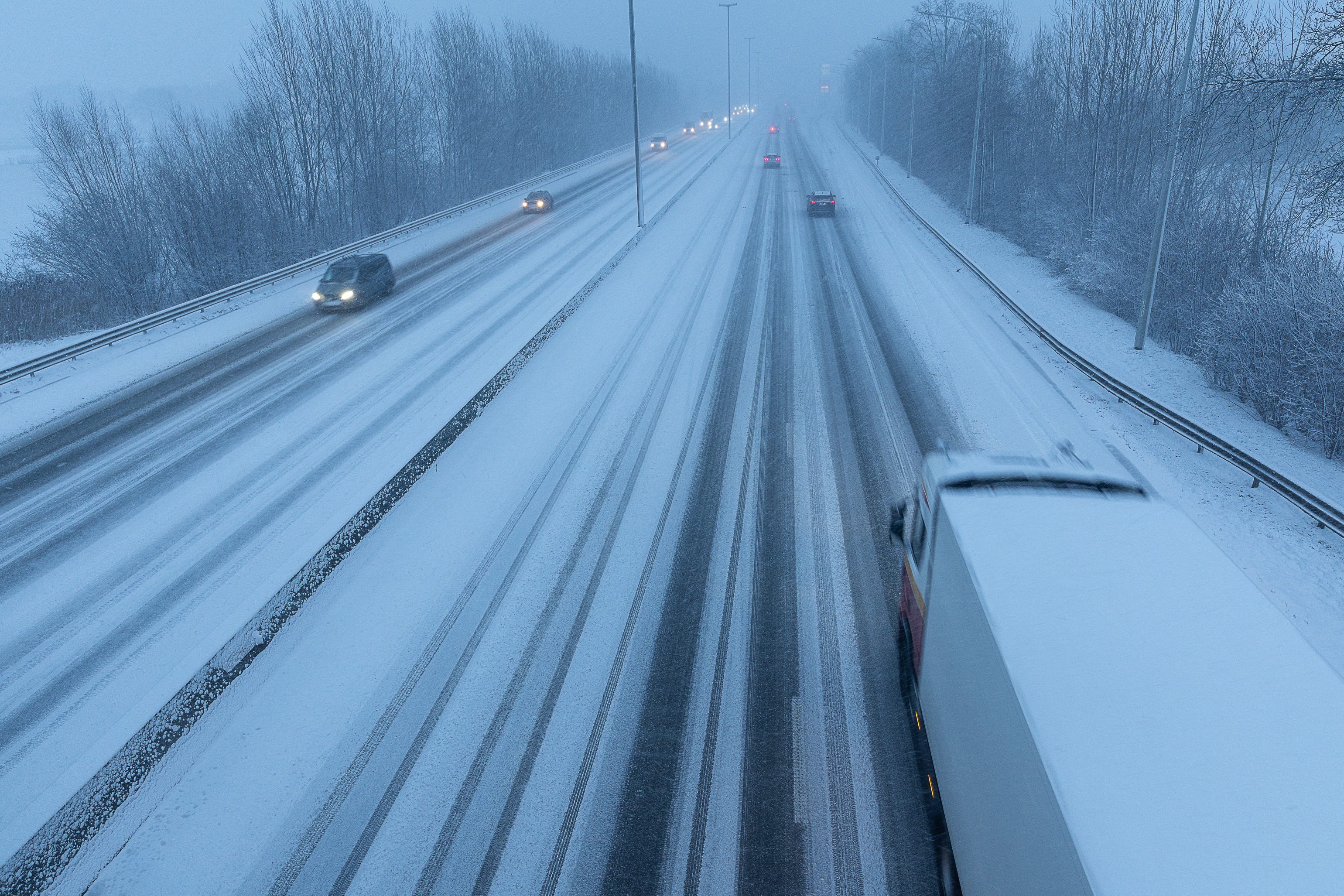 Winter weather causes over 100-car pileup in Michigan: What to know