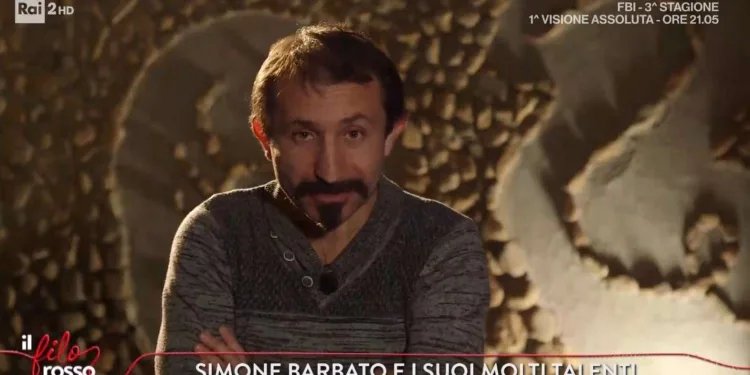 Chi è Simone Barbato, il noto attore, cantante lirico e mimo di Zelig
