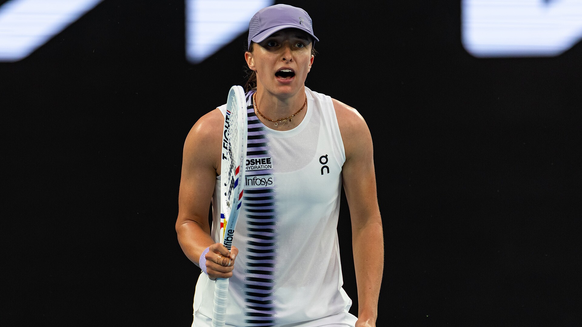 Iga Swiatek overcomes rust to advance in Australian Open, Novak ...