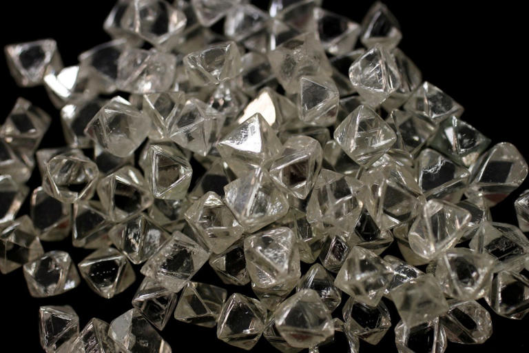 De Beers cuts diamond prices amid weak demand, surge of lab-grown gems ...
