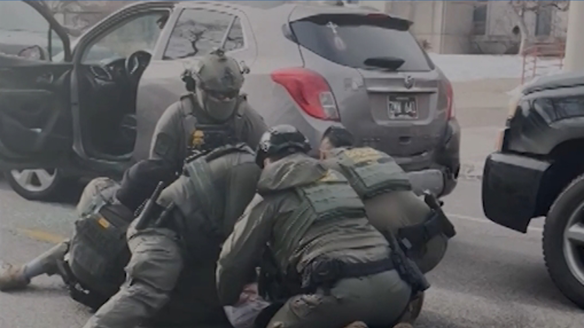 DHS agent seen repeatedly kneeing man during arrest in Minneapolis