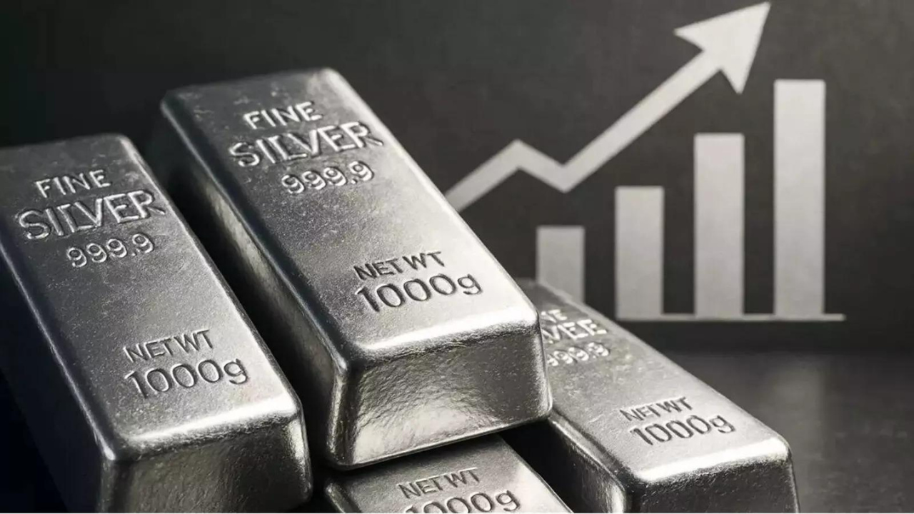 Silver spot price tops Rs 3 lakh/kg mark