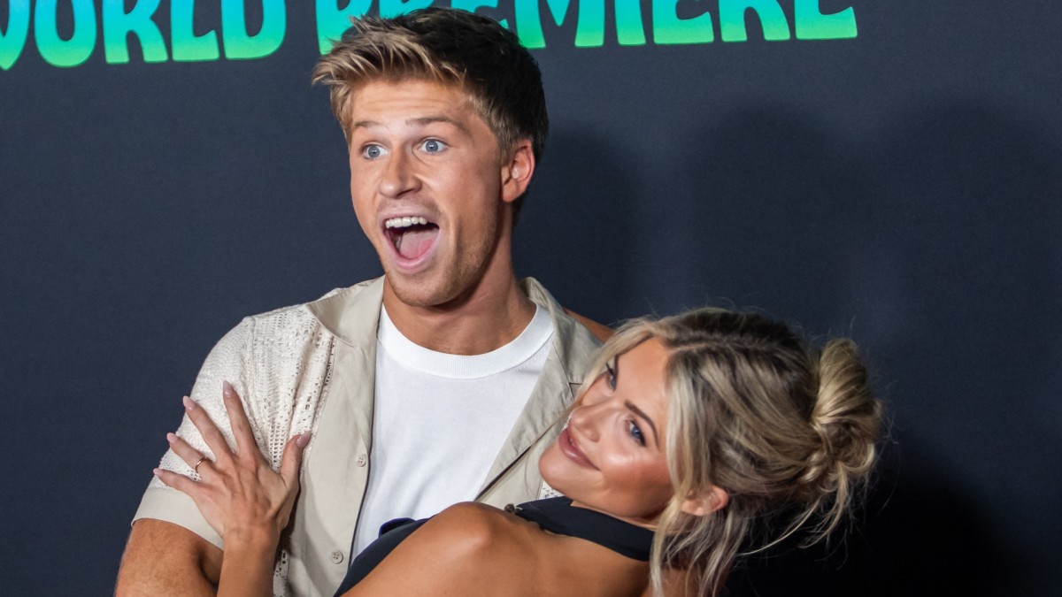 Robert Irwin and Witney Carson recreate iconic 'DWTS' ballroom dance in ...