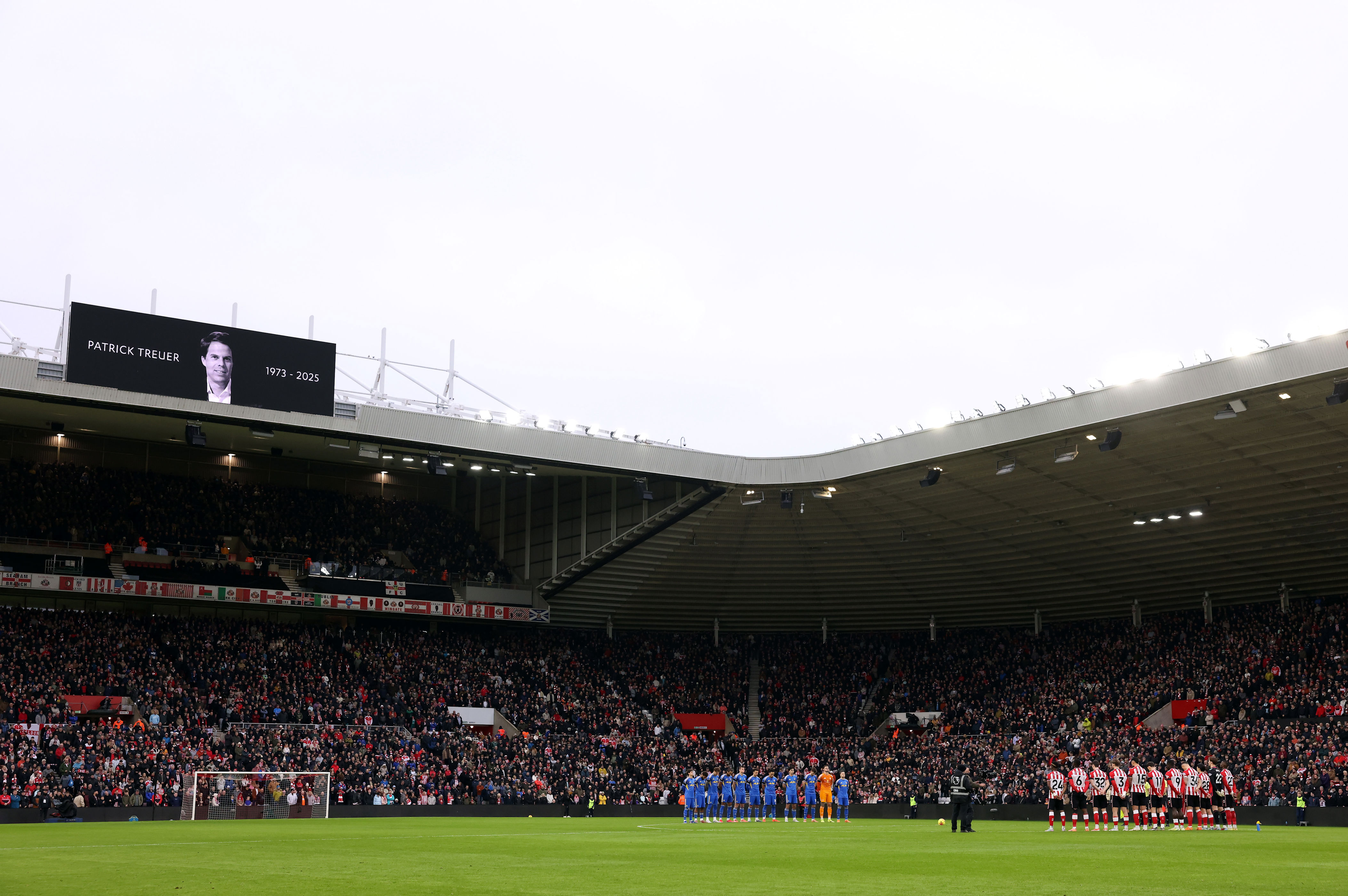 Leeds United and Sunderland 'ready to battle' for 'incredible' Fulham ...