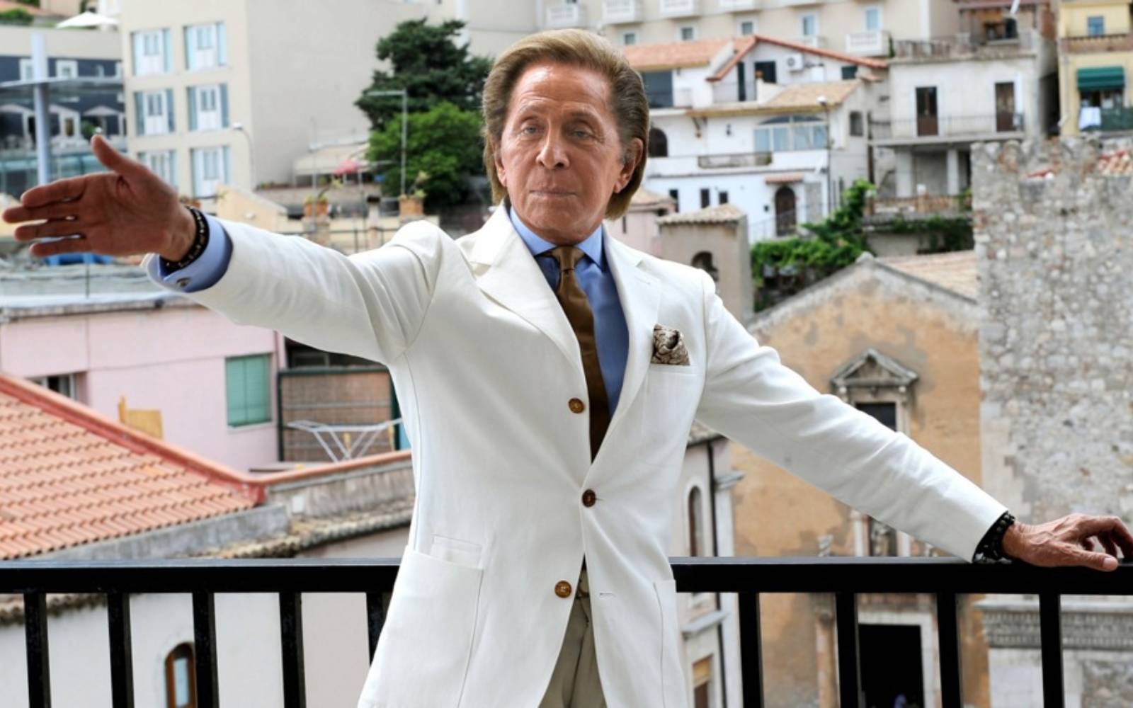 Valentino, leading Italian fashion designer, dies at 93