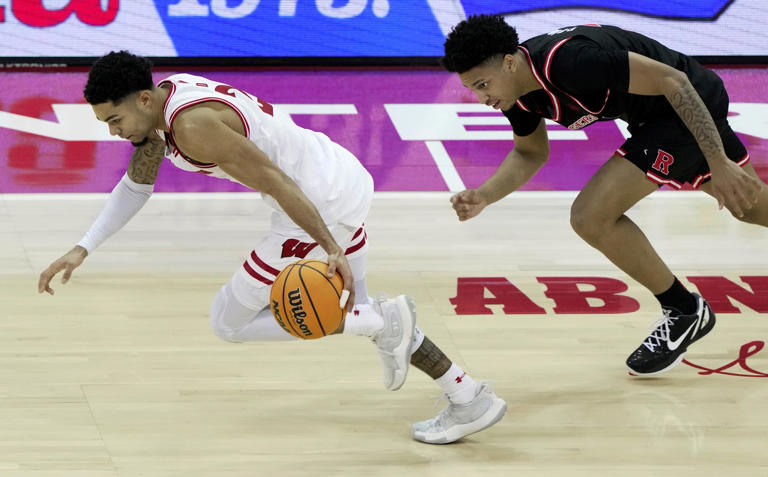 What channel is Wisconsin vs Minnesota on tonight? Time, TV, odds