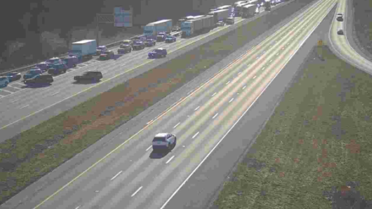 At least 1 dead after crash on busy interstate in Warren County