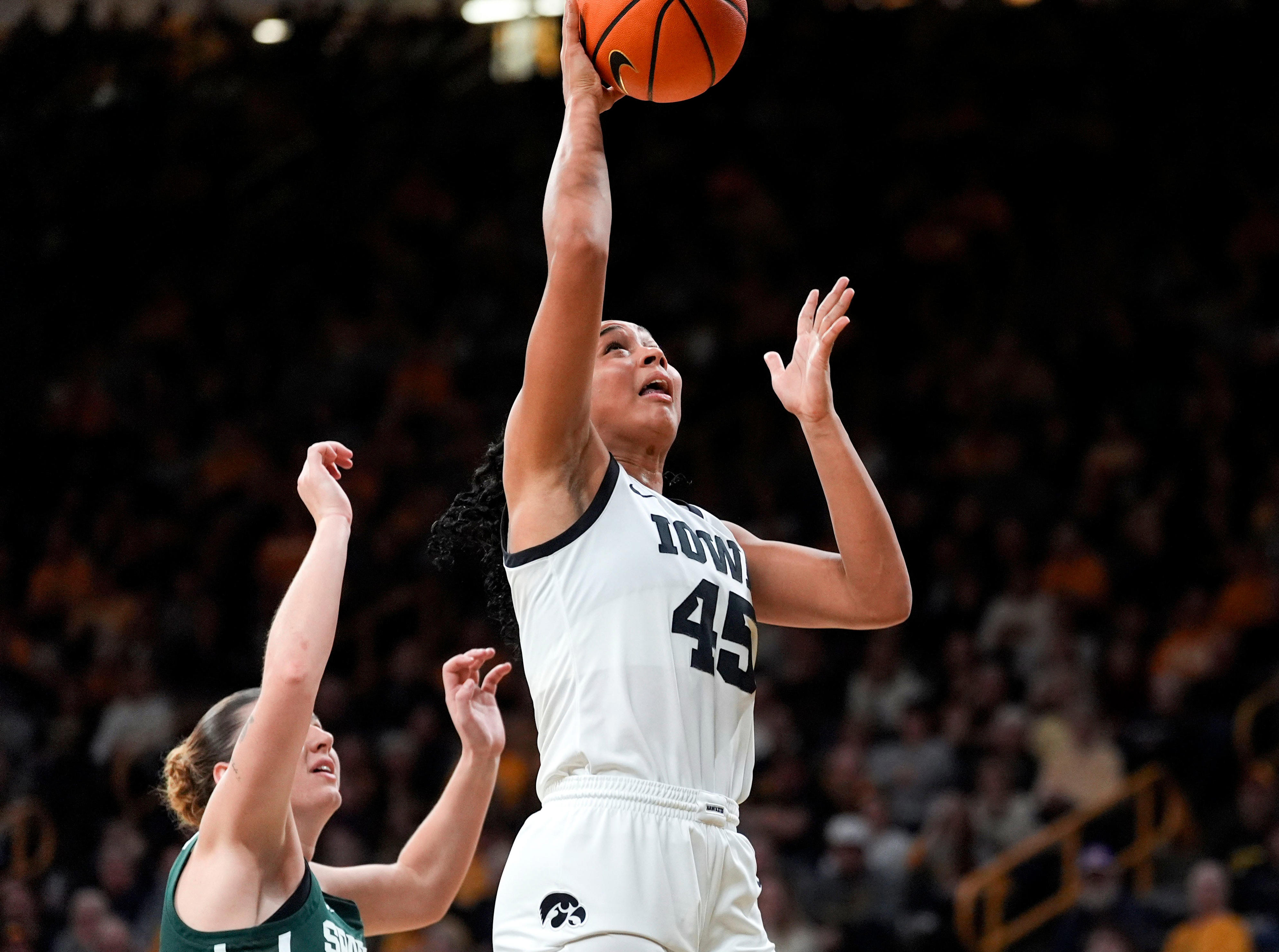 Iowa basketball star Hannah Stuelke named Big Ten player of the week