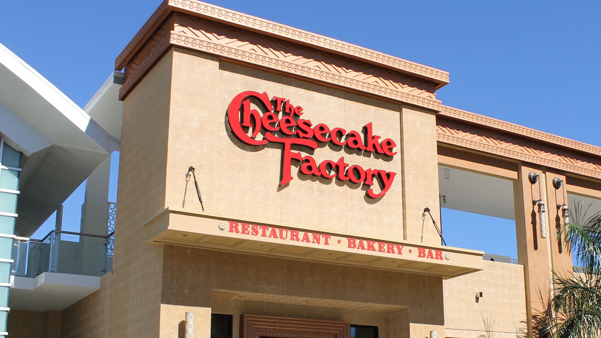 10 terrible items to stop ordering at Cheesecake Factory & 10 to order ...