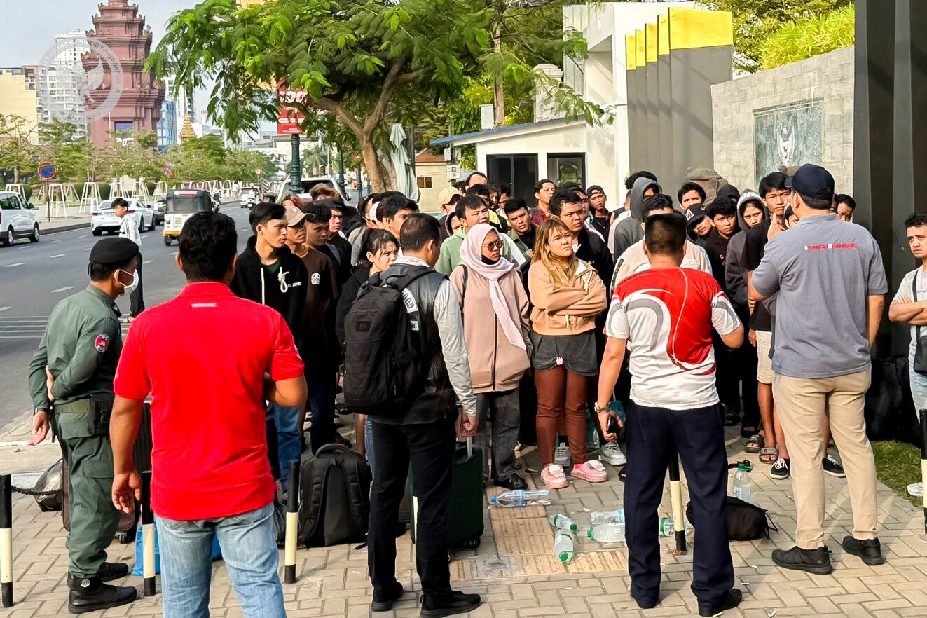 911 WNI keluar dari sarang penipuan online di Kamboja, ramai-ramai ...