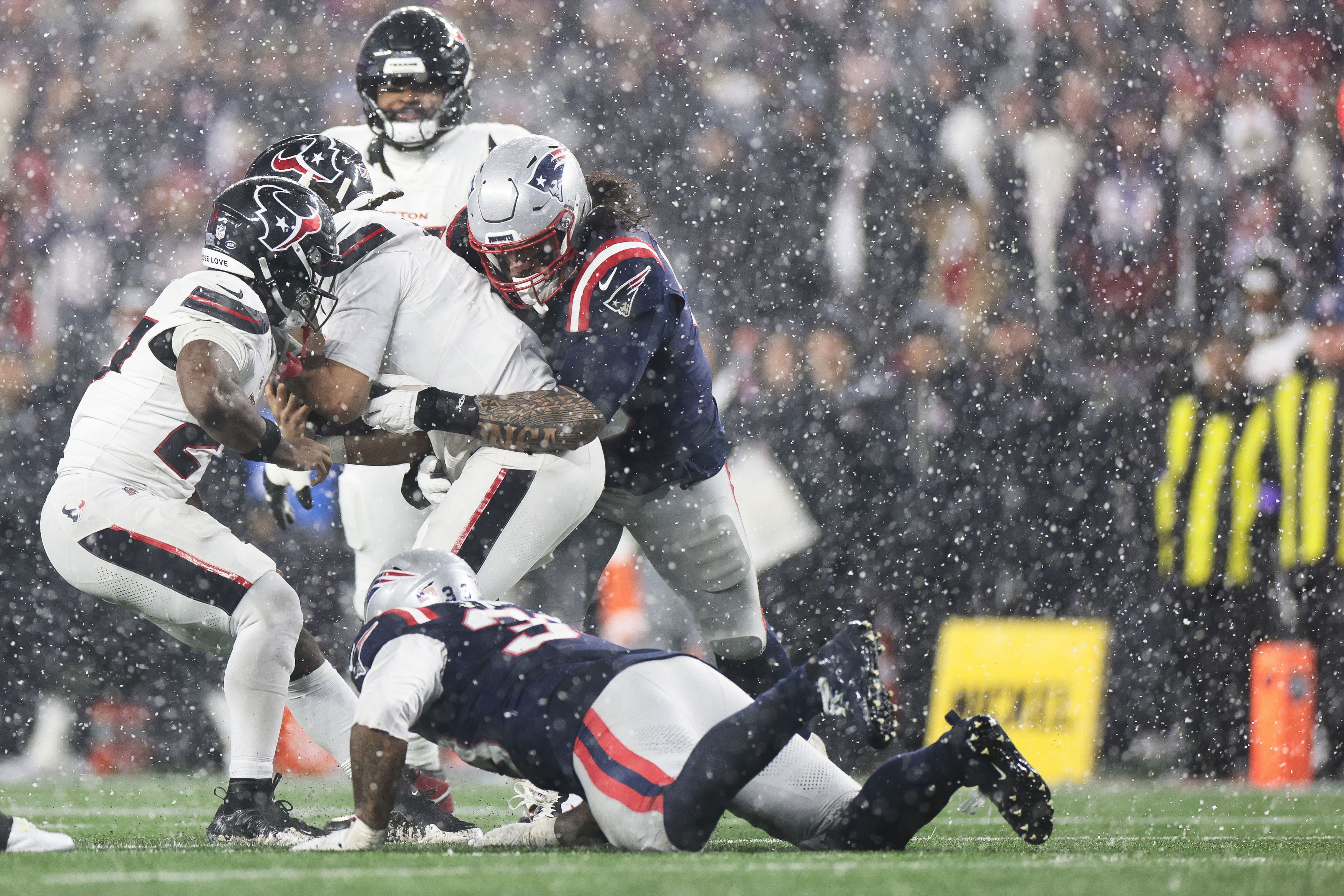 Patriots links 1/19/26: Pats defense out-swarms Texans, 28-16