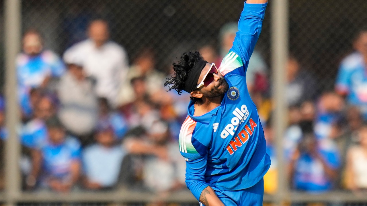 R Ashwin urges Ravindra Jadeja to reinvent, find joy like Virat Kohli ...