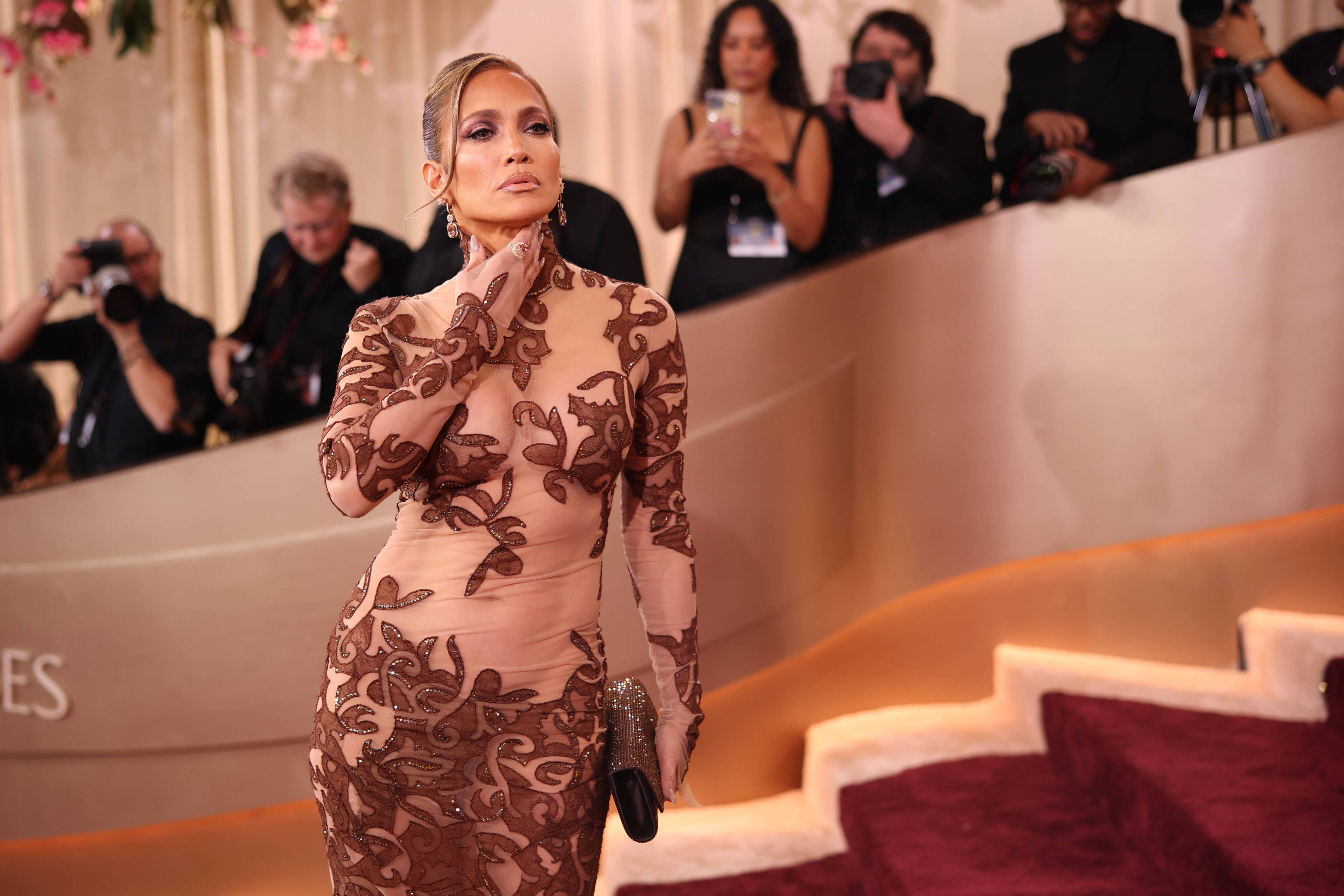 Cole Walliser defends Jennifer Lopez over viral 'rude' Golden Globes ...