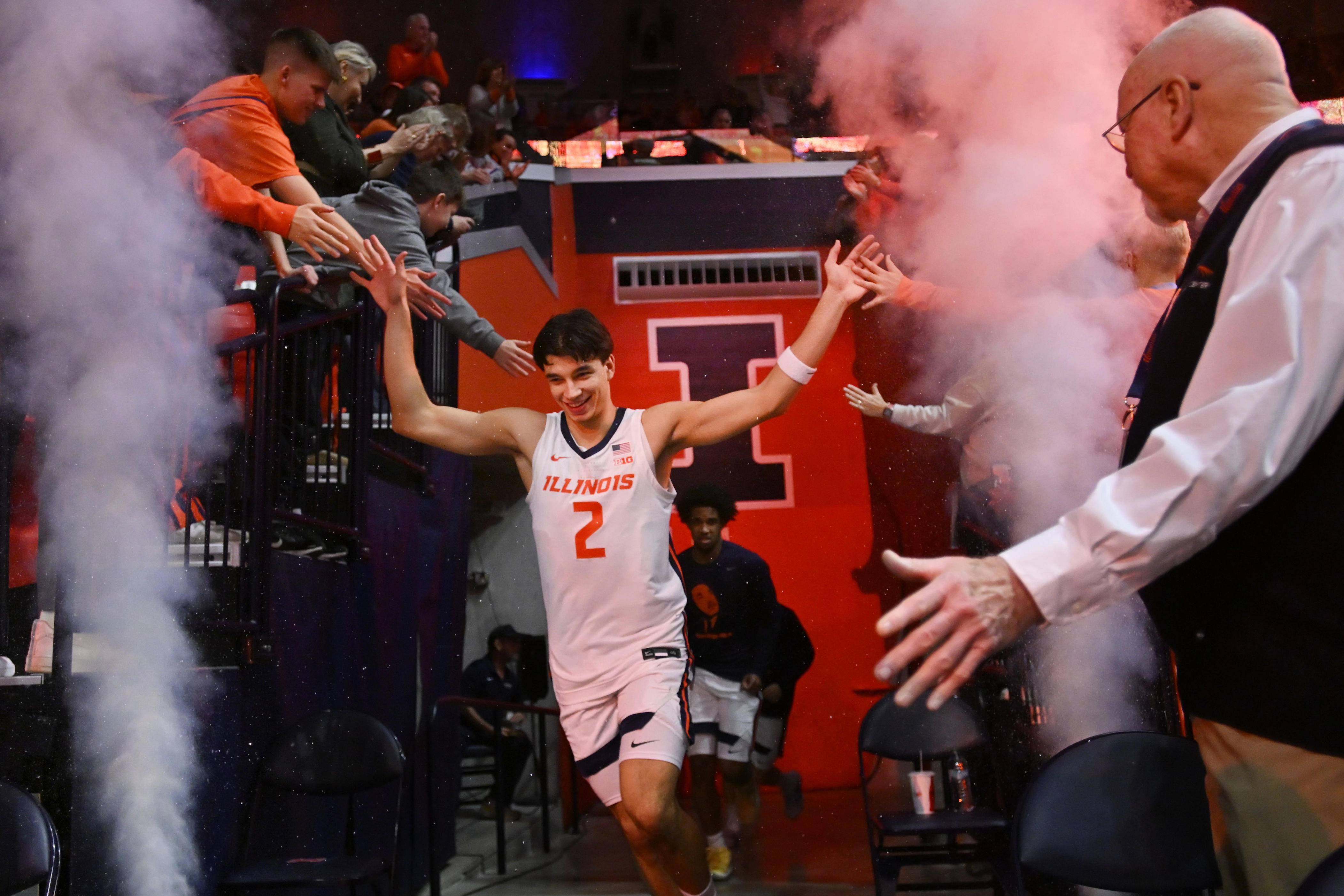 Illinois rises in top 25 college basketball poll