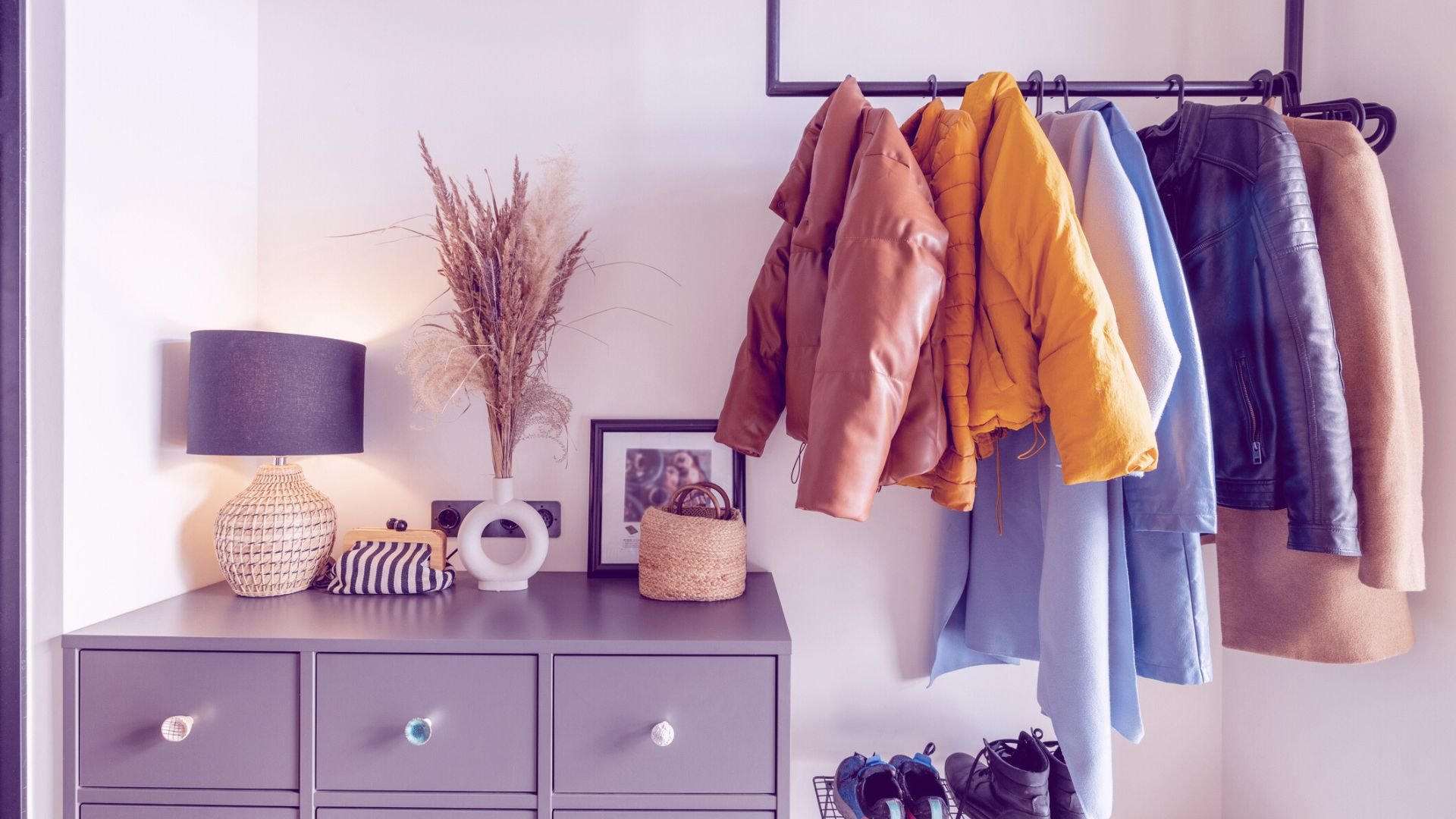 Die Sitztruhe von Tchibo ist nicht nur im Flur eine unverzichtbare ...