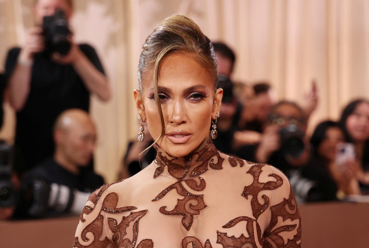 Jennifer Lopez gets side eye over Glambot moment as director speaks out