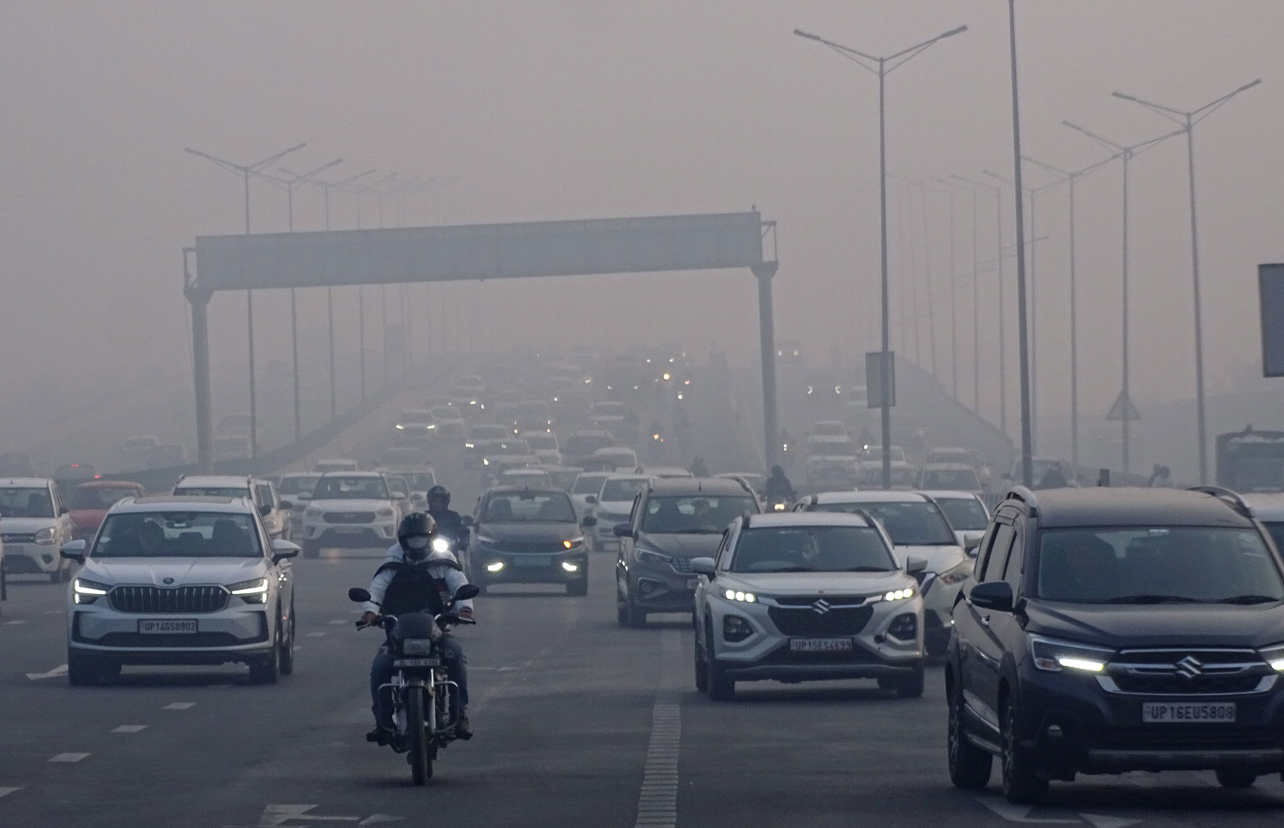 Delhi continues to witness severe air quality; maximum temperature 26.7 ...