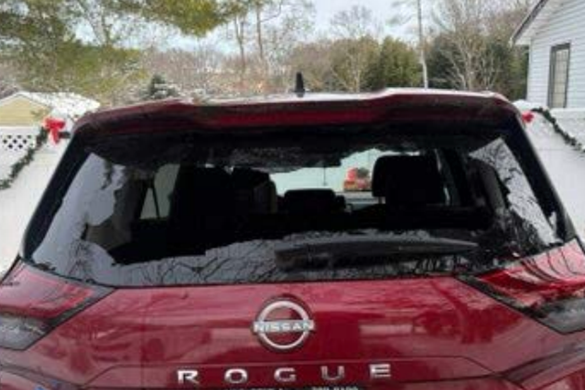 Nissan Rogue drivers allege rear window can 'spontaneously explode'