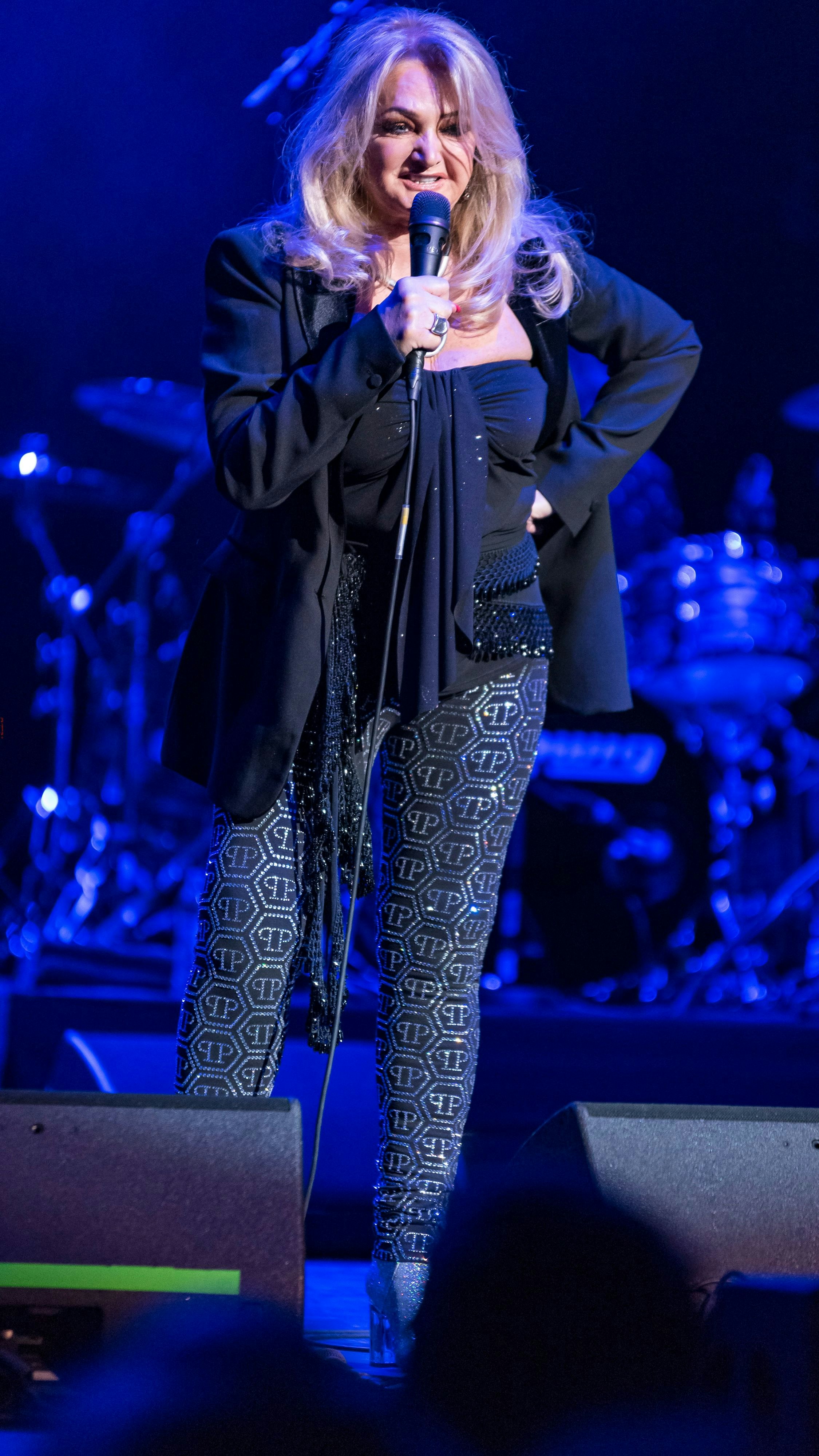 Nach Notfall-OP: Was macht eigentlich Bonnie Tyler? – So sieht sie ...
