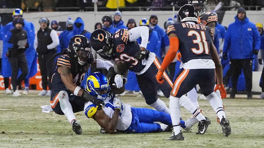 NFL referees seemingly have no idea what a catch (or offensive pass ...