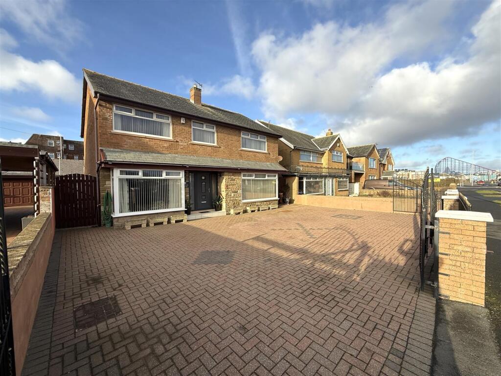 25 pictures of this spacious 4-bed detached family home near Blackpool ...