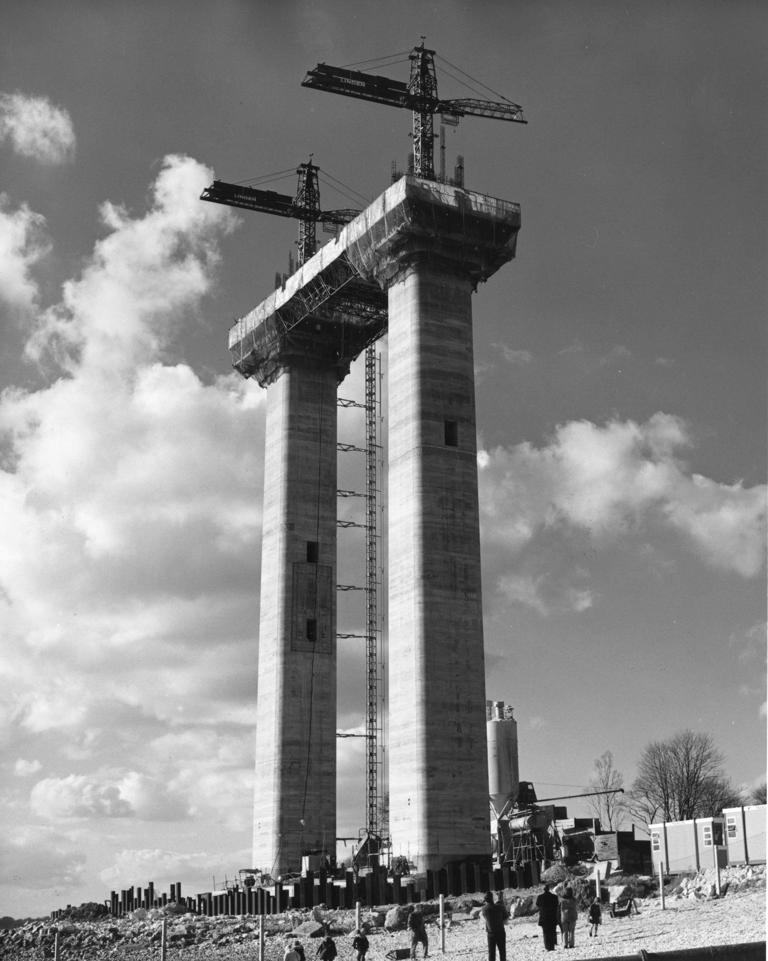 Building Britain: 42 fascinating photos show some of the country's ...