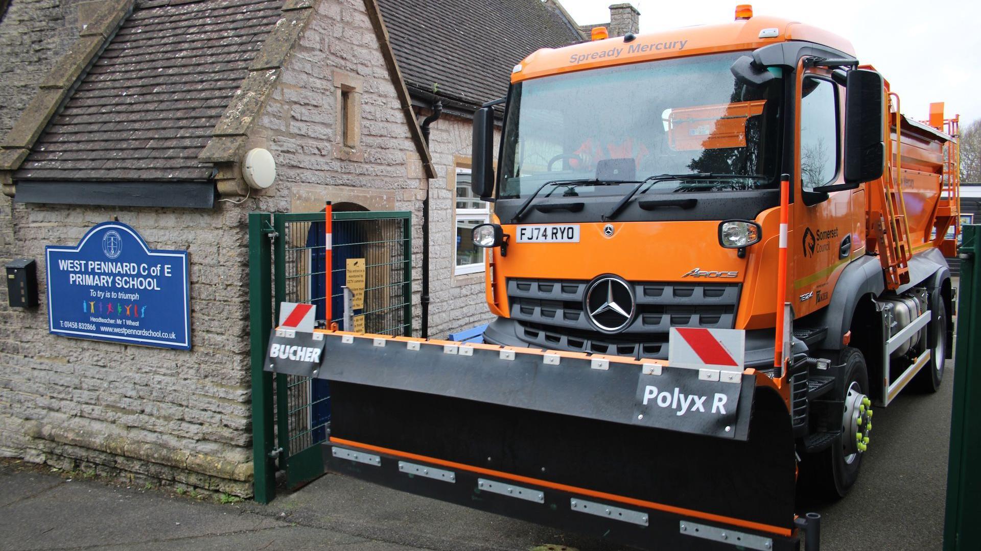 Schoolchildren name new gritter 'Gritney Spears'