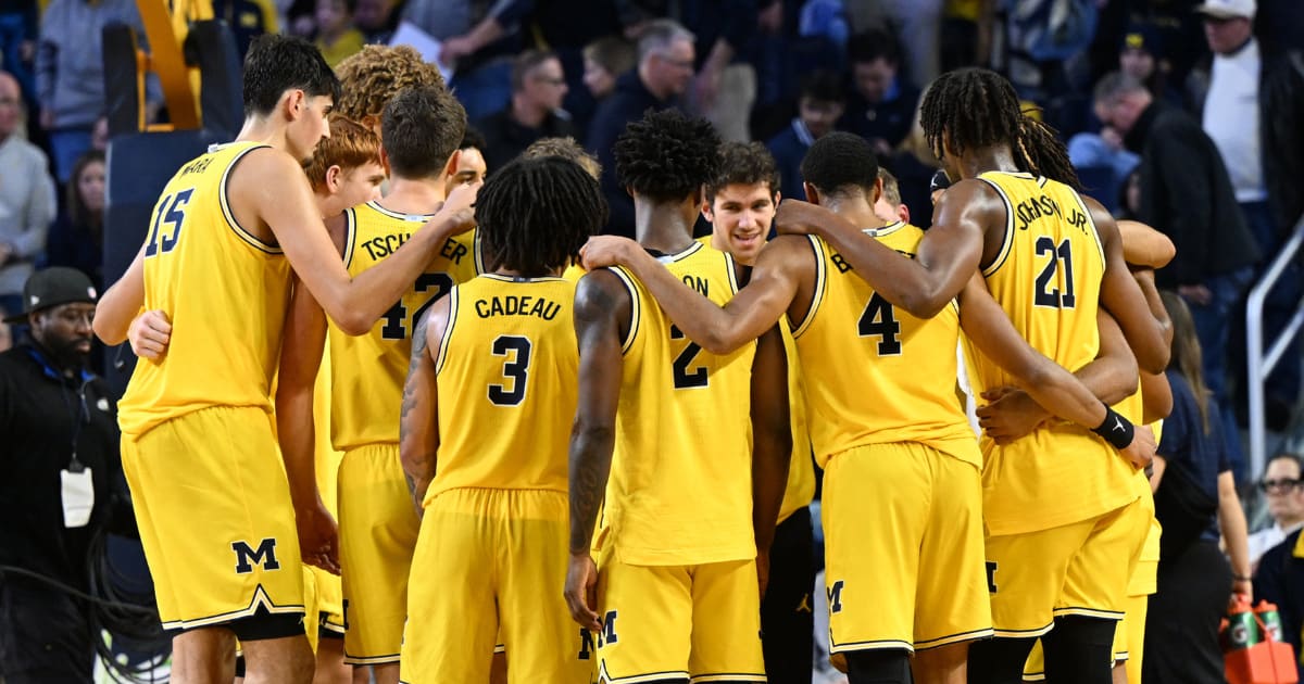 Michigan basketball moves up in AP poll following wins over Washington ...