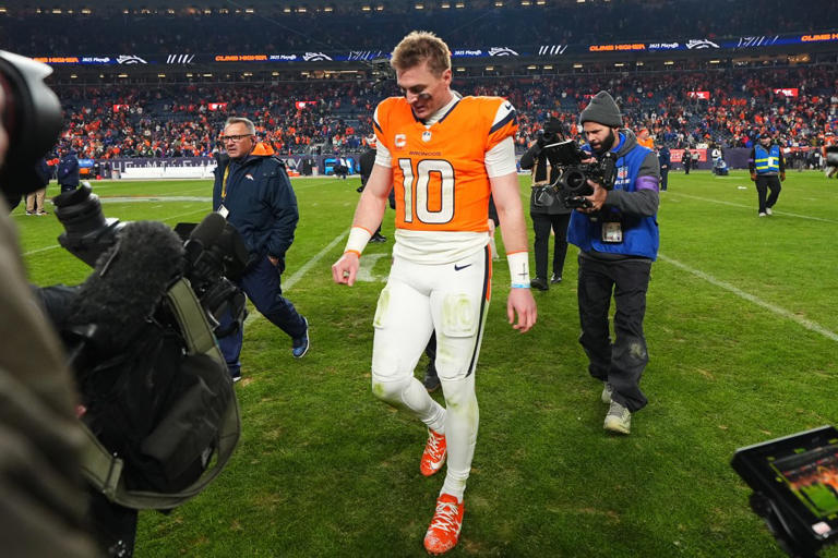 Jarrett Stidham’s wife going through absolute whirlwind of emotions ...