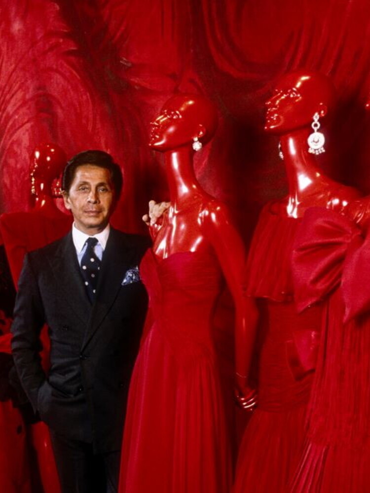 Il «Rosso Valentino», storia di un colore diventato icona