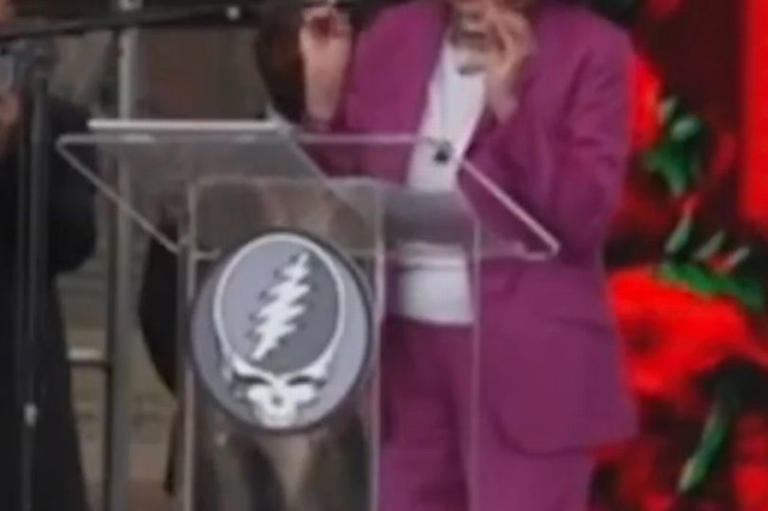 Fox viewers unexpectedly come to Nancy Pelosi's defense as she honors ...