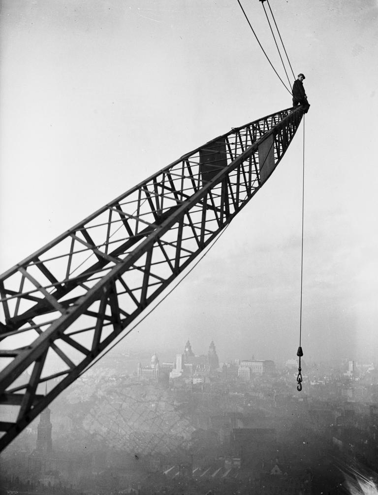 Building Britain: 42 fascinating photos show some of the country's ...