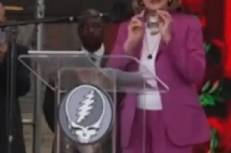 Fox viewers unexpectedly come to Nancy Pelosi's defense as she honors ...