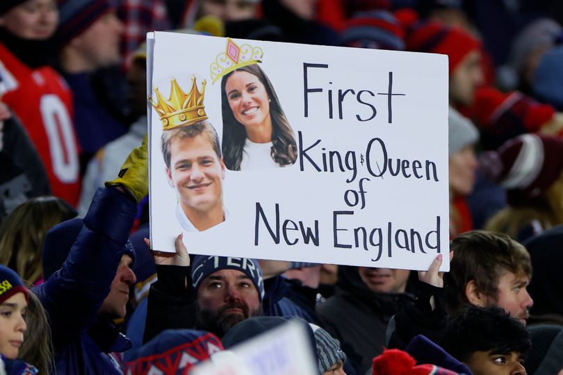 La esposa de Drake Maye viste atuendo especial para juego de los ...