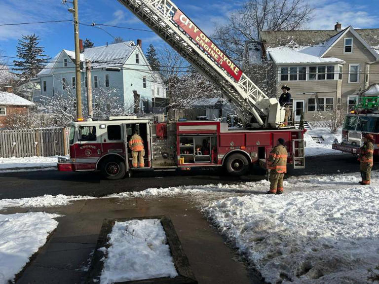Holyoke crews put out apartment fire on Chapin Street