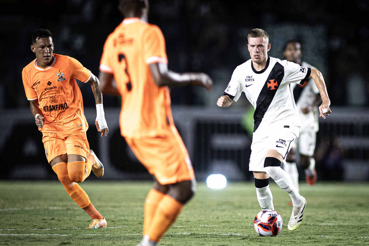 Vasco acerta a saída de Maxime Dominguez para clube europeu