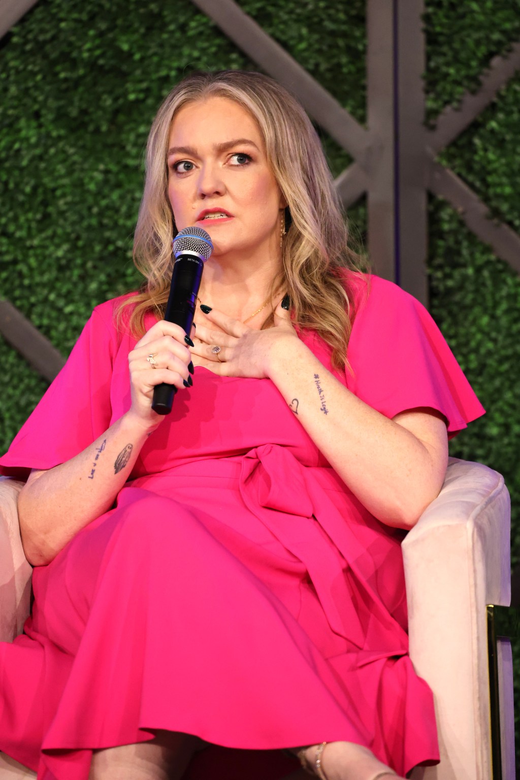 'It Ends With Us' author Colleen Hoover gives cancer update after ...