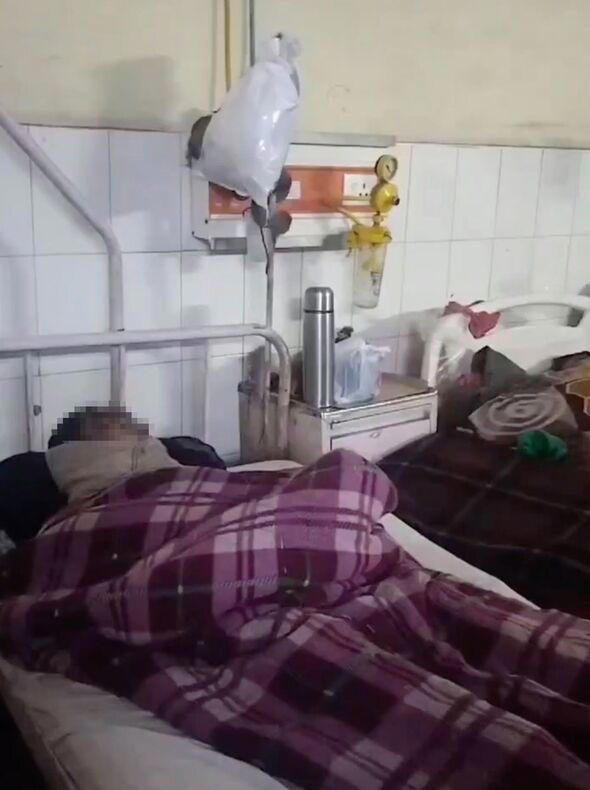 Disturbing moment rats crawl all over patients' beds in hospital ...