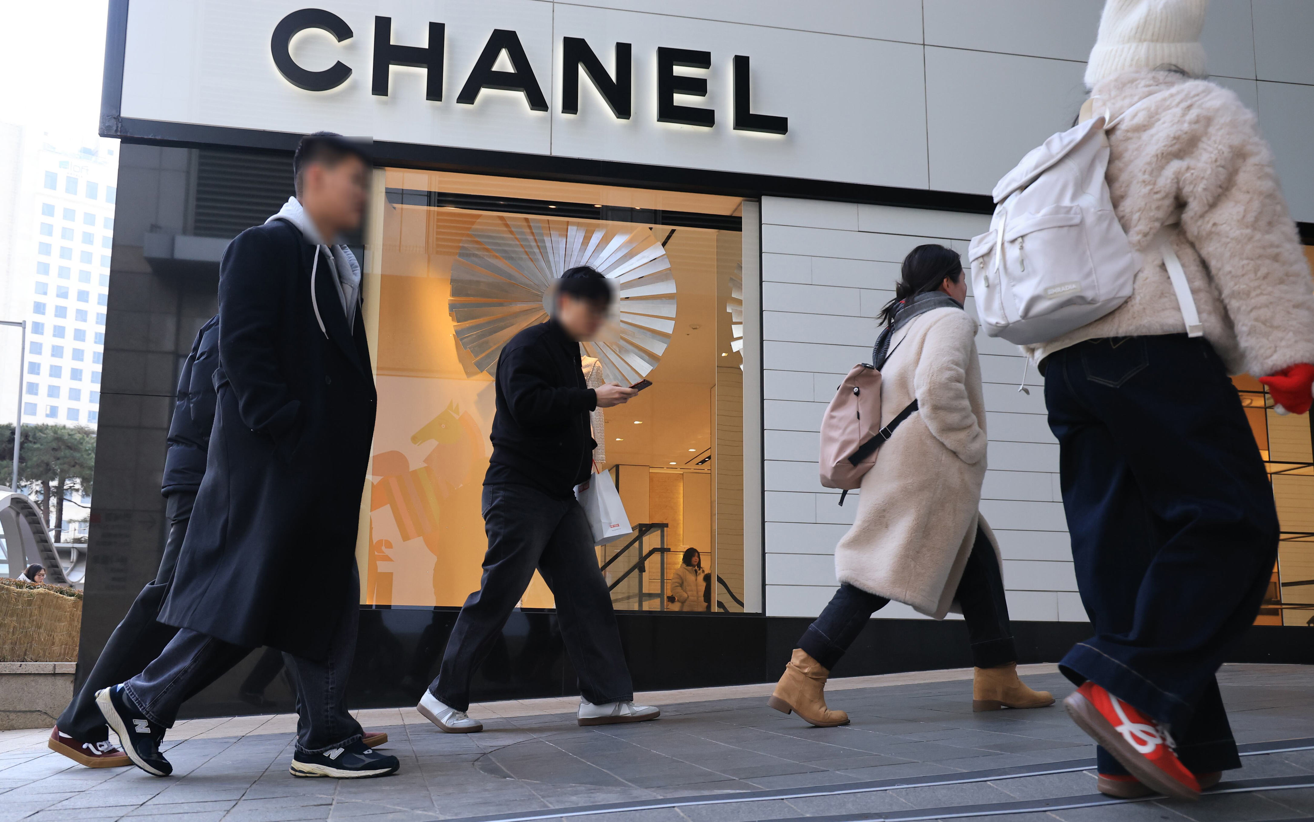 Chanel bag exceeds 20 million won, sparks debate