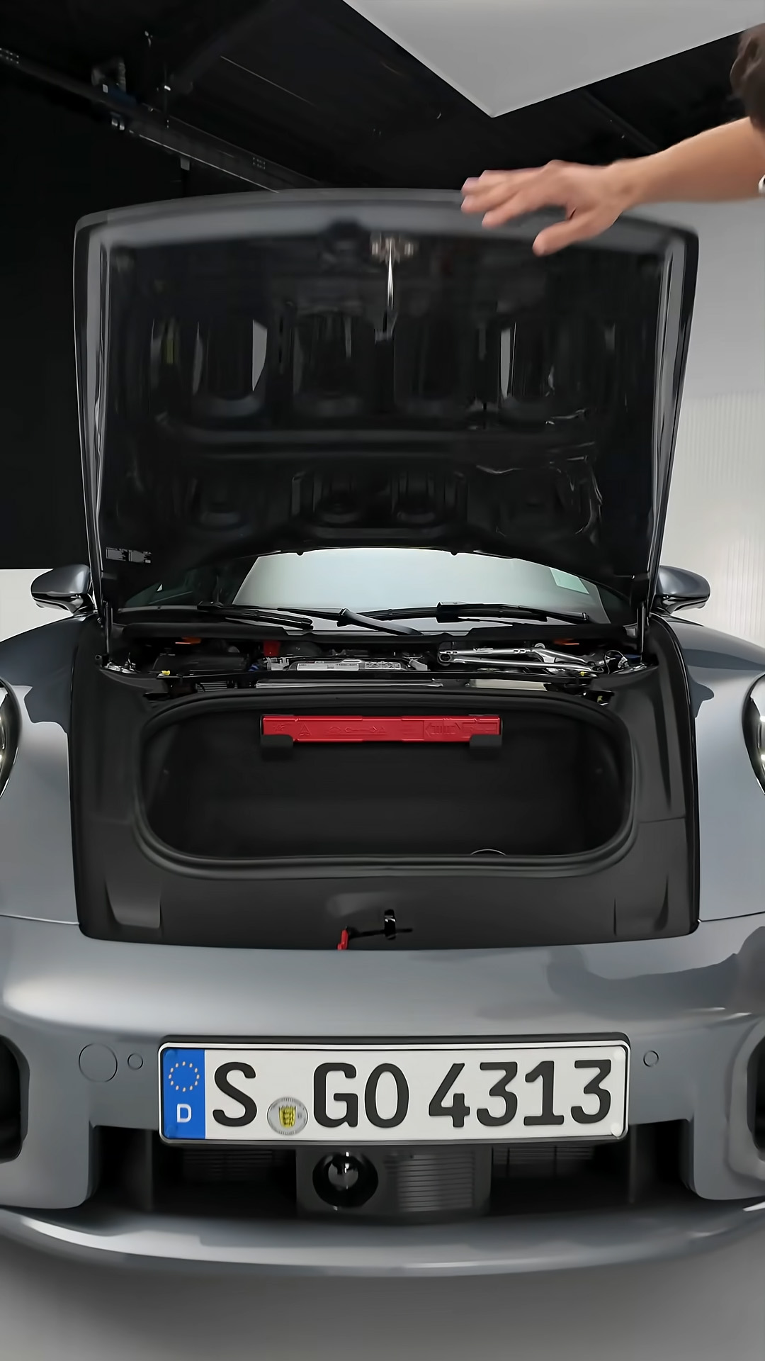 The new Porsche 911 Turbo S frunk