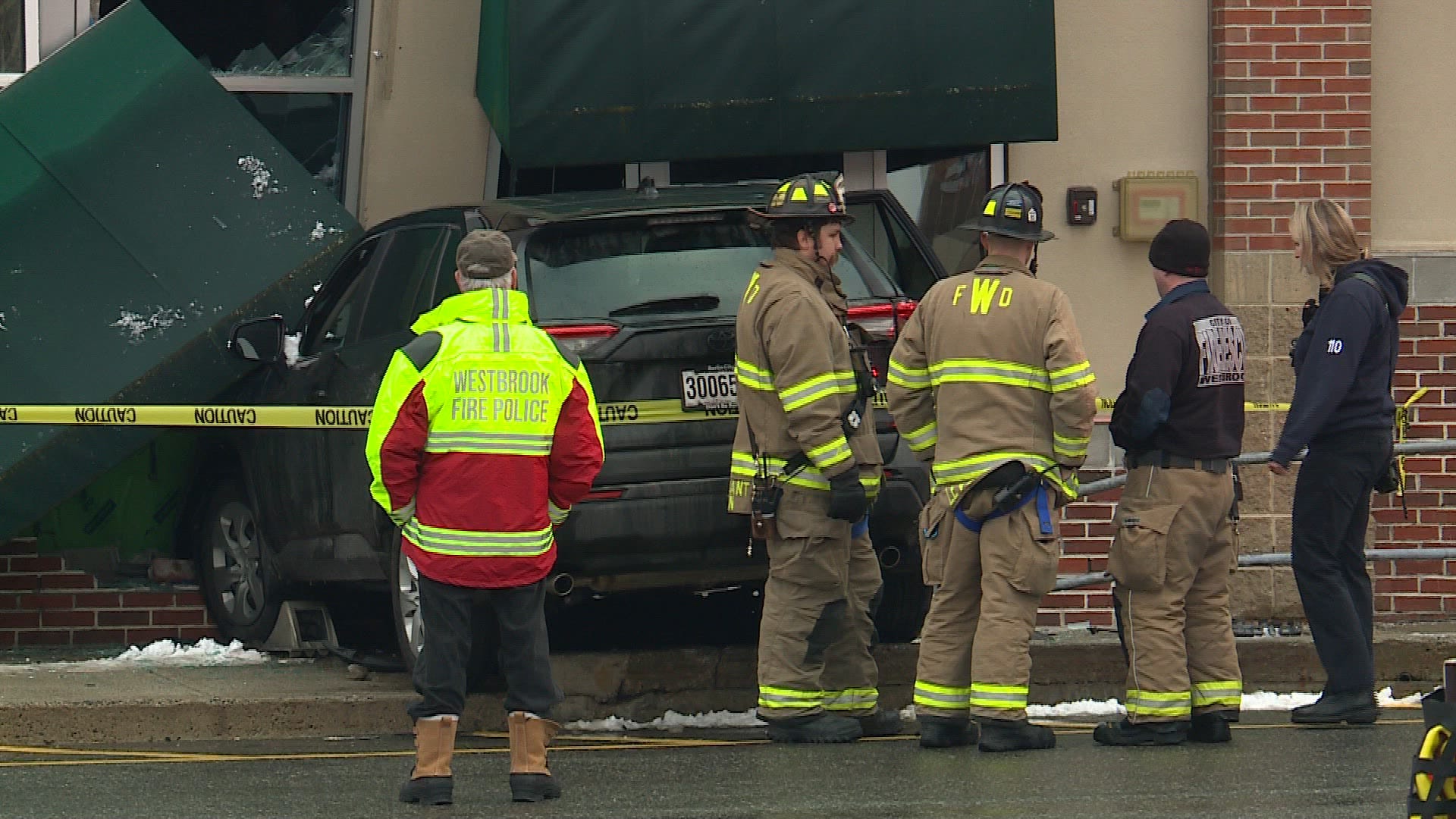 Vehicle crashes through the front door of Westbrook, Maine AT&T store