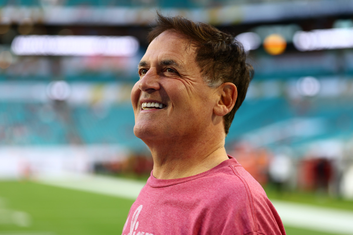 Miami fans had clear message for Mark Cuban before CFP National ...