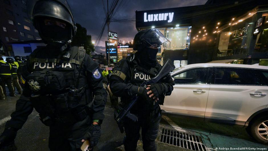 Ecuador: al menos 180 detenidos en sexto día de toque de queda nocturno