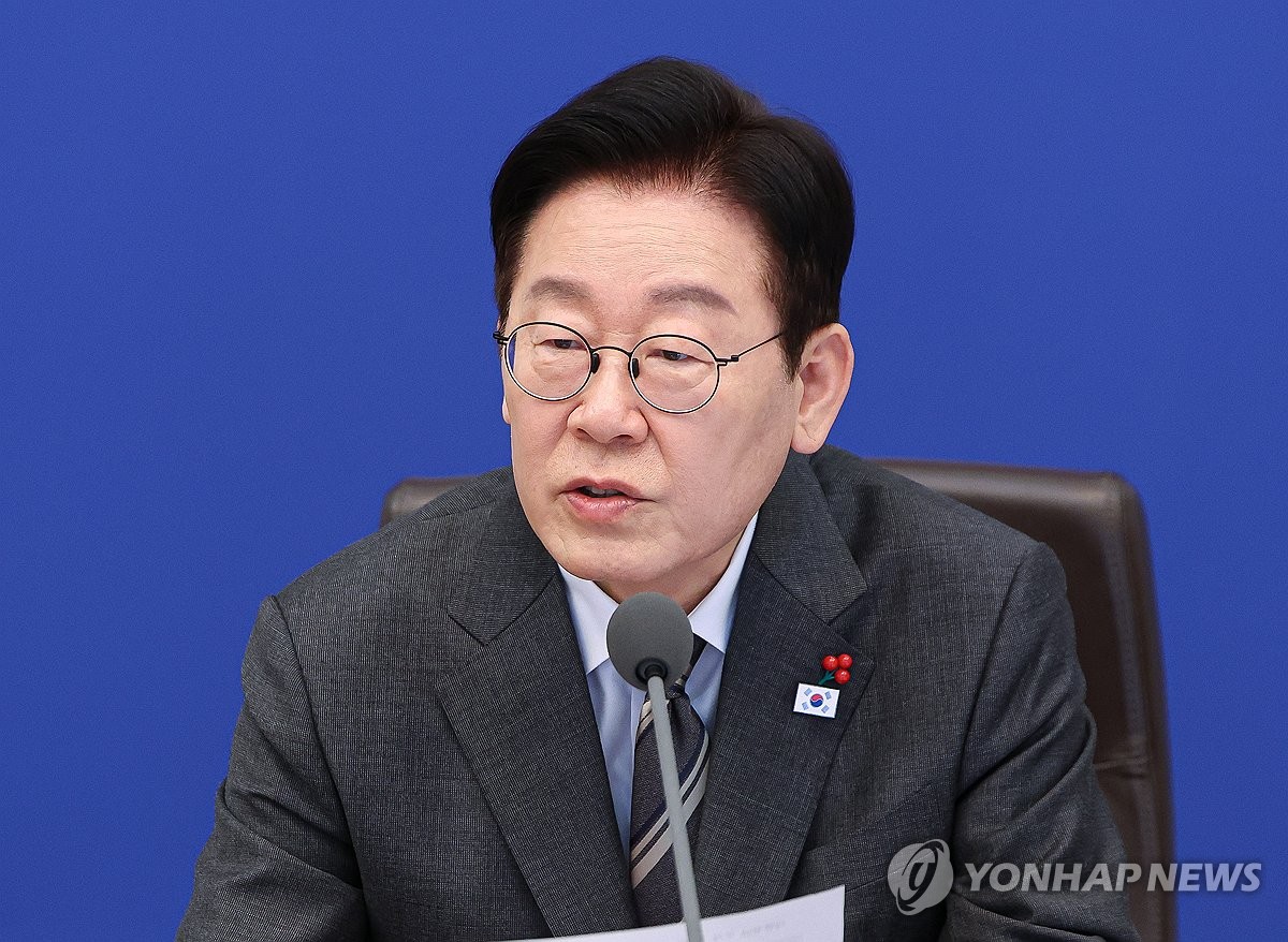 (LEAD) Lee calls for thorough probe into civilian suspect's alleged ...