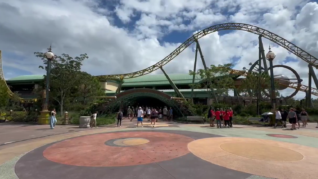Stardust Racers roller coaster stalls at Epic Universe amid cold, windy ...