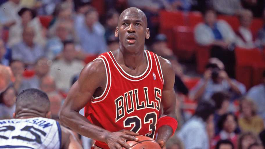 Iconic Michael Jordan Topps card sets new record
